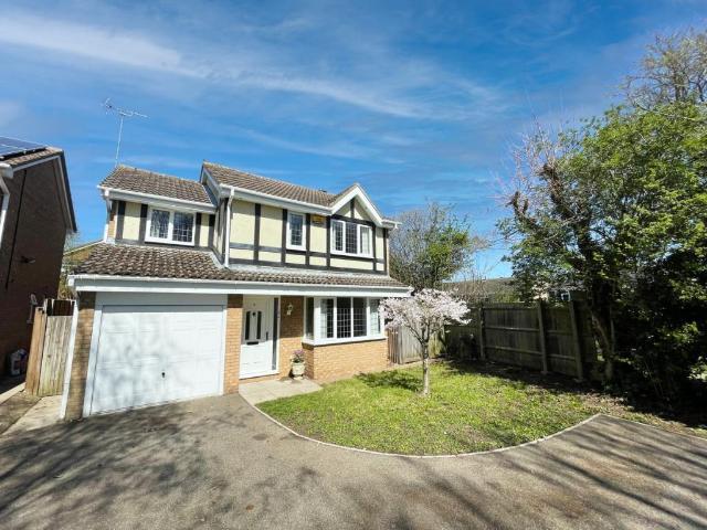 4 bedroom detached house to rent