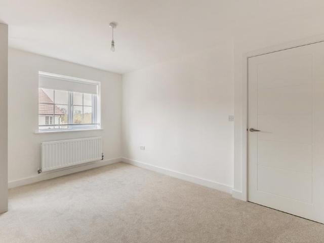 4 bedroom detached house to rent