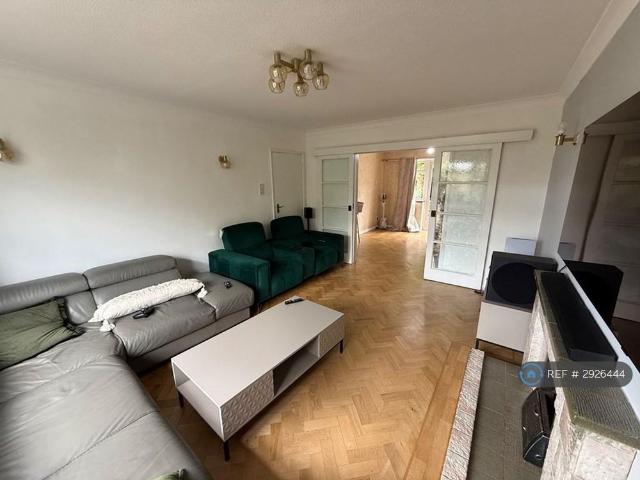 4 bedroom detached house to rent