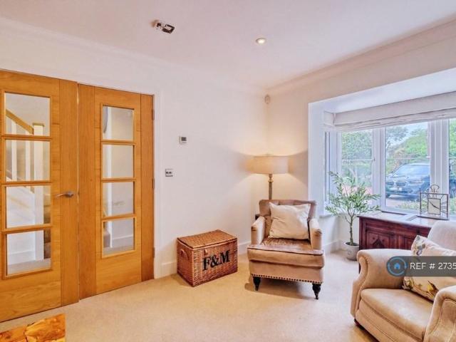 4 bedroom detached house to rent