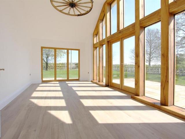 4 bedroom detached house to rent