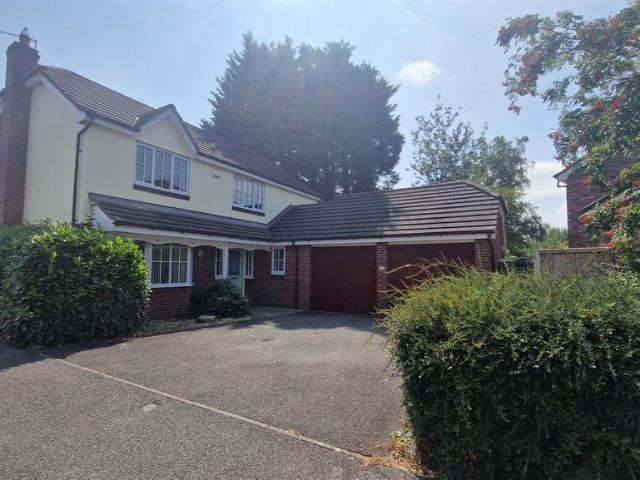 4 bedroom detached house to rent