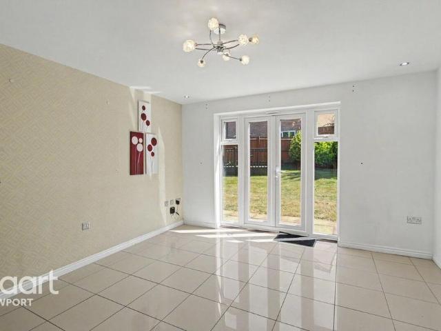3 bedroom detached house to rent