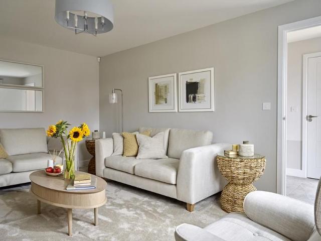 4 bedroom detached house to rent