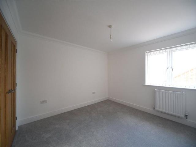 4 bedroom detached house to rent