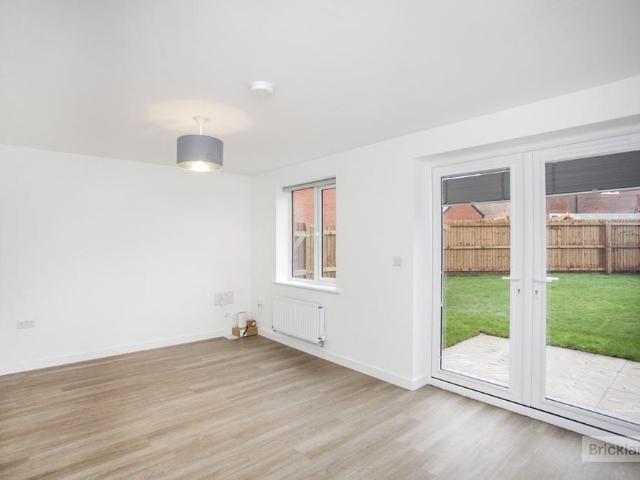 4 bedroom detached house to rent