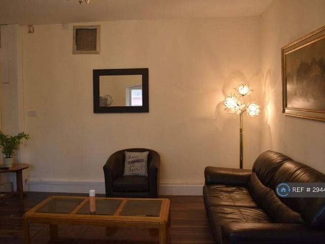 4 bedroom detached house to rent