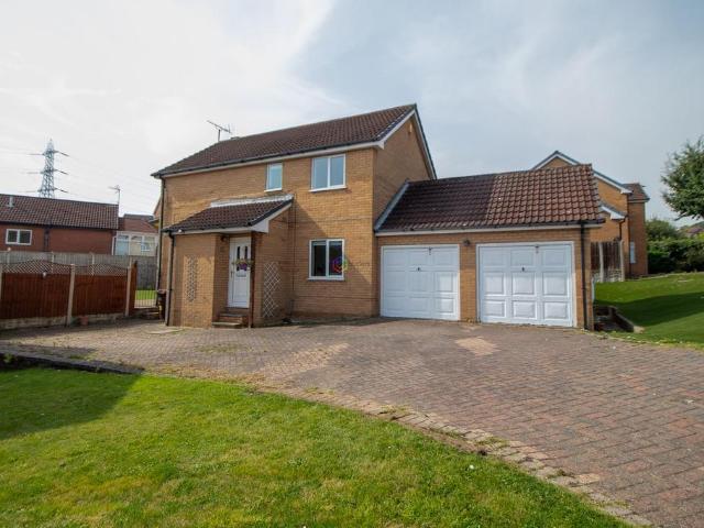 4 bedroom detached house to rent