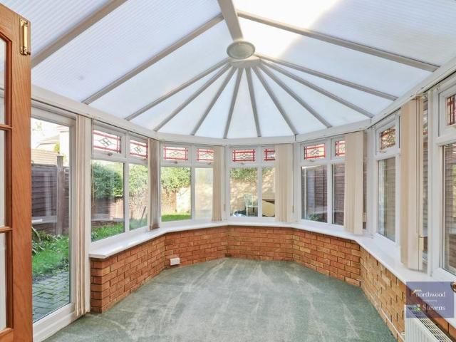 4 bedroom detached house to rent