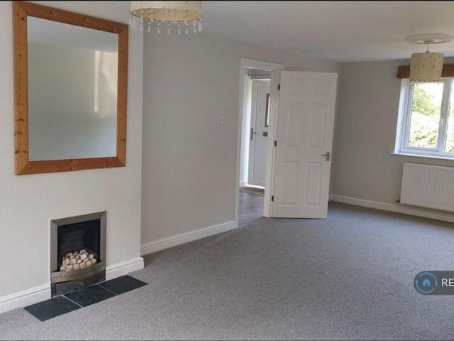 4 bedroom detached house to rent
