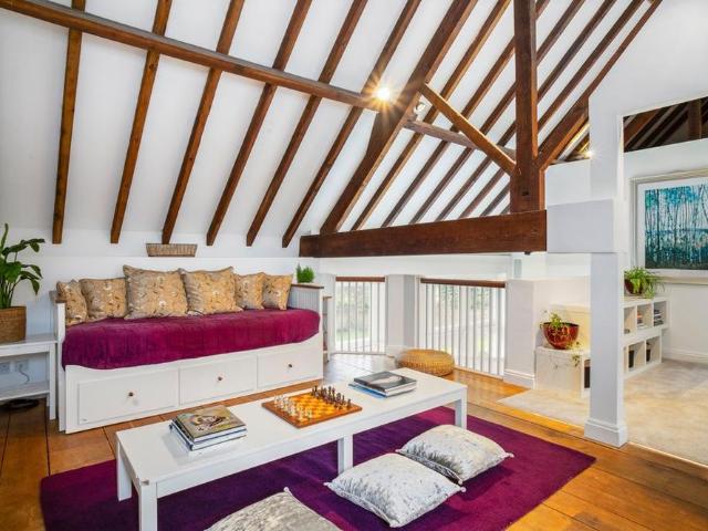 4 bedroom detached house to rent