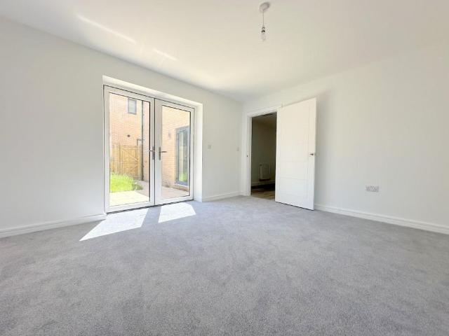4 bedroom detached house to rent