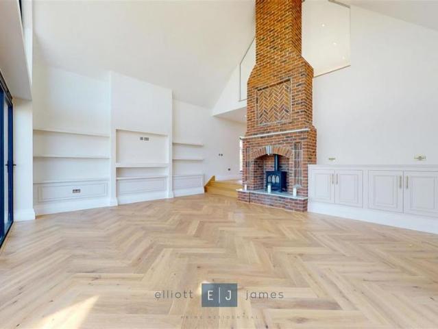 4 bedroom detached house to rent