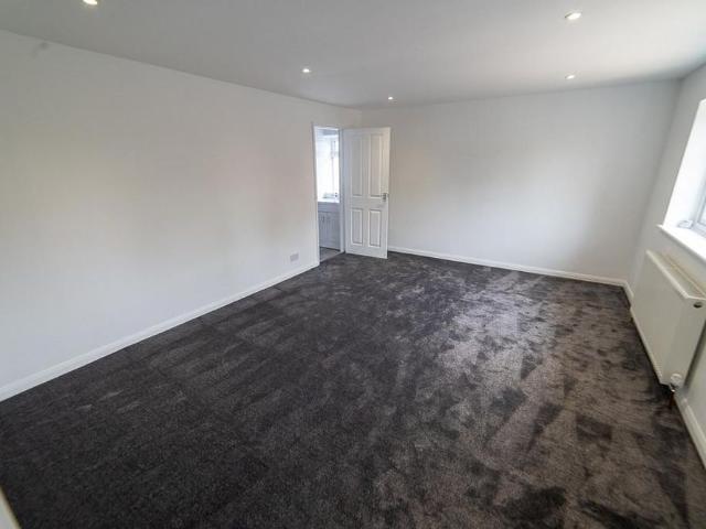 4 bedroom detached house to rent