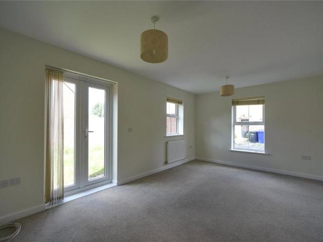 4 bedroom detached house to rent