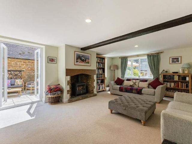 4 bedroom detached house to rent