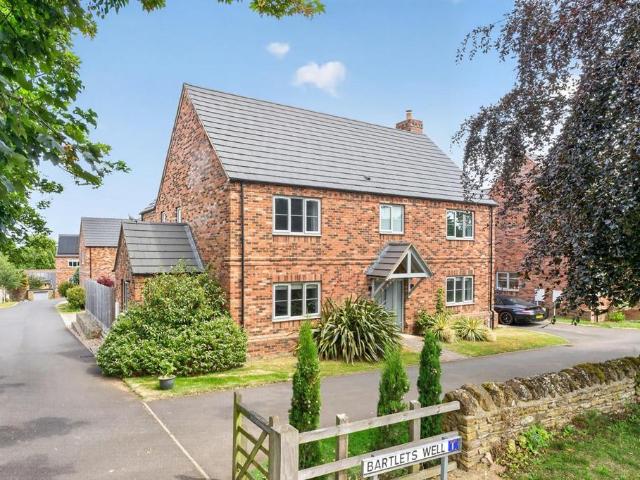 4 bedroom detached house to rent