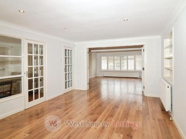 4 bedroom detached house to rent