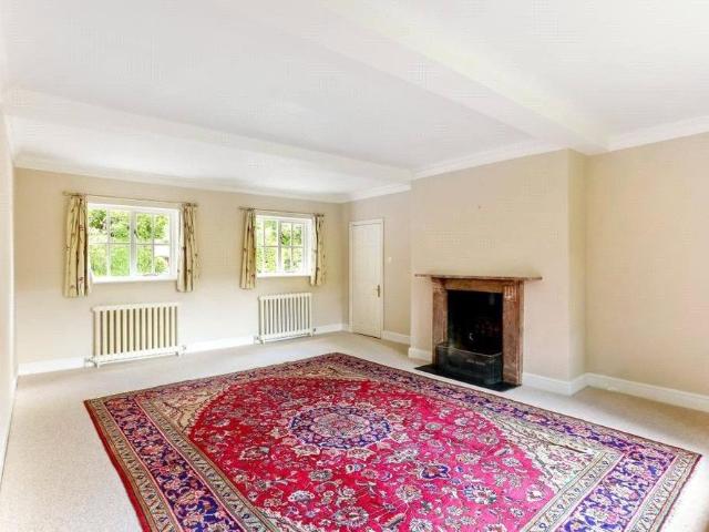 4 bedroom detached house to rent