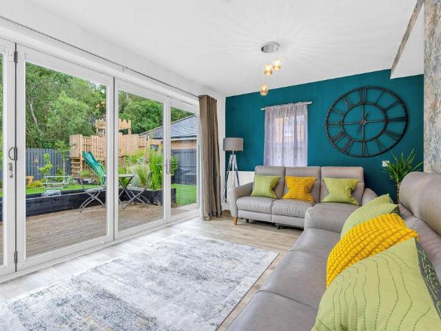 4 bedroom detached house to rent