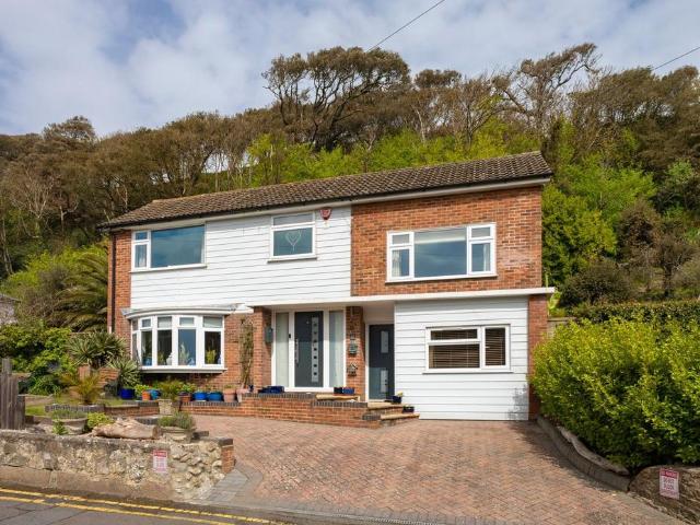 4 bedroom detached house to rent