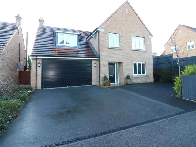 4 bedroom detached house to rent