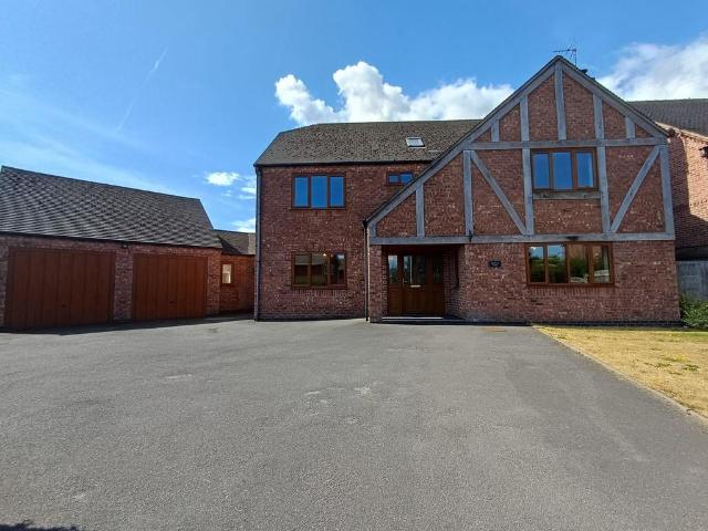 4 bedroom detached house to rent