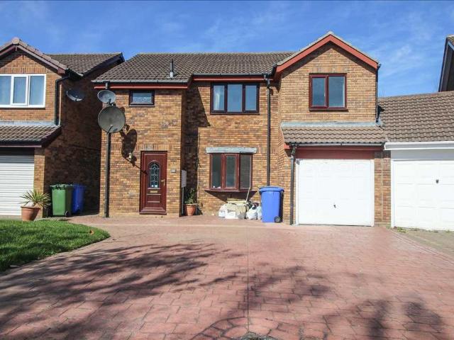 4 bedroom detached house to rent