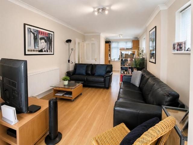 4 bedroom detached house to rent