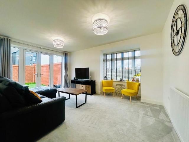 4 bedroom detached house to rent