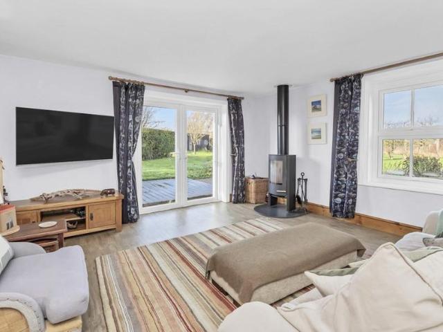 4 bedroom detached house to rent