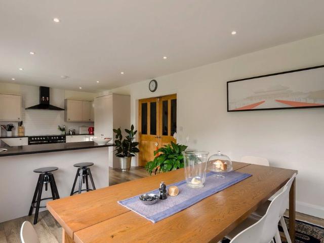 4 bedroom detached house to rent