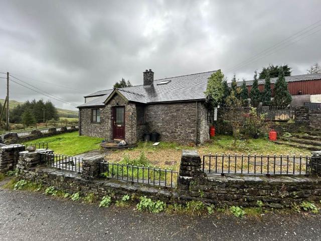 4 bedroom detached house to rent