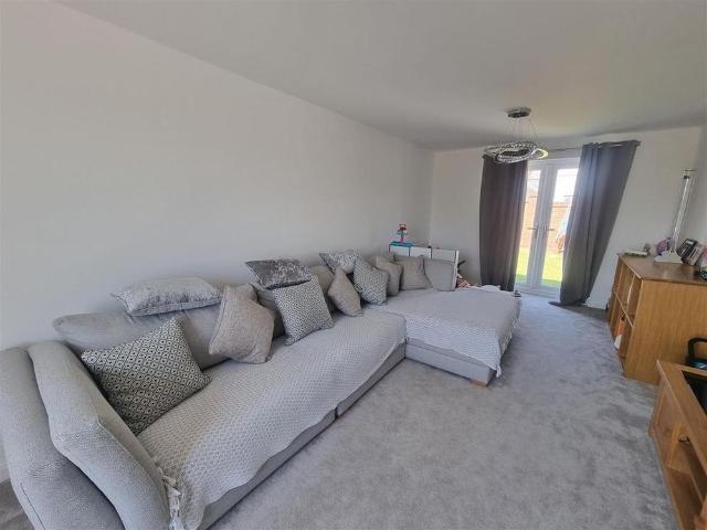 4 bedroom detached house to rent