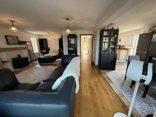 4 bedroom detached house to rent