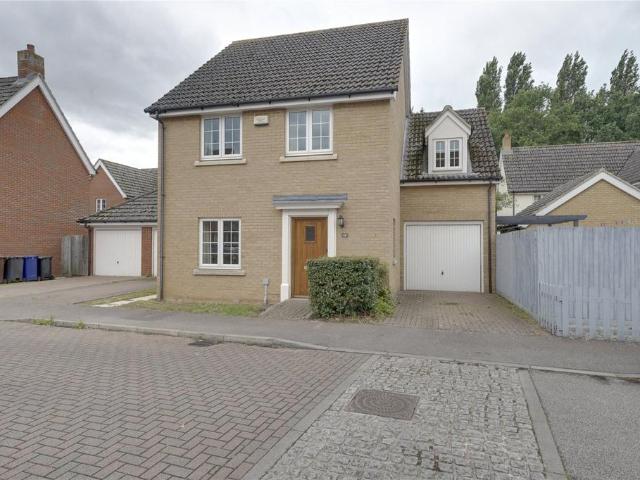 4 bedroom detached house to rent