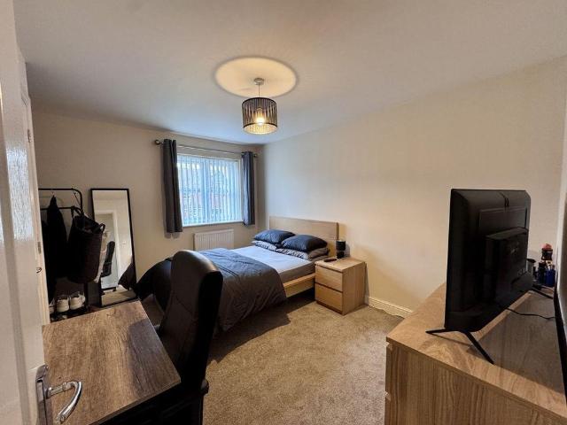 4 bedroom detached house to rent