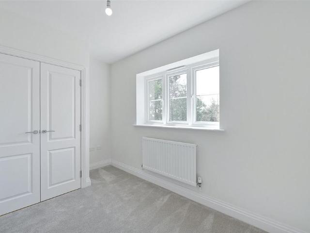 4 bedroom detached house to rent