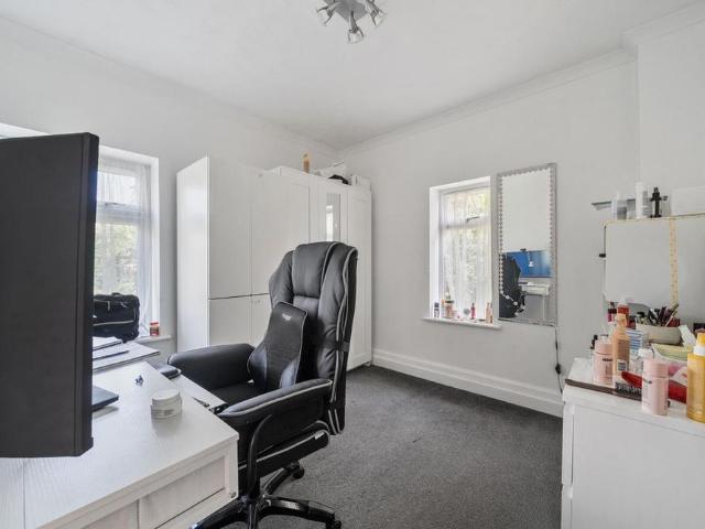 4 bedroom detached house to rent