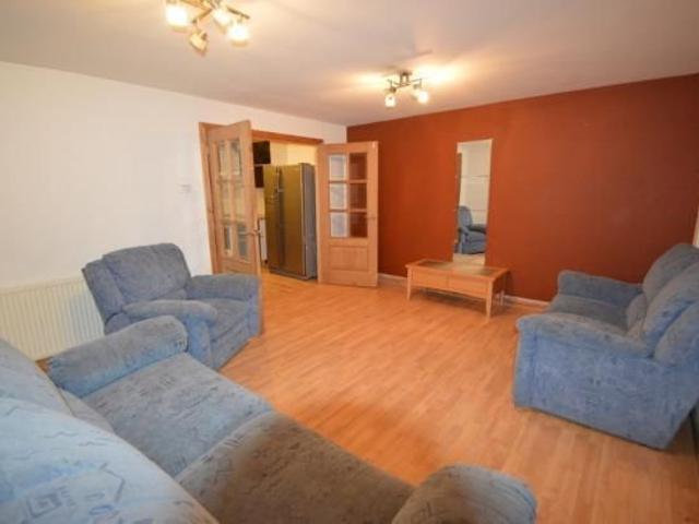 4 bedroom detached house to rent