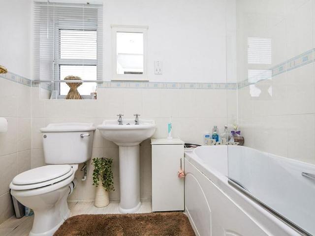 4 bedroom detached house to rent