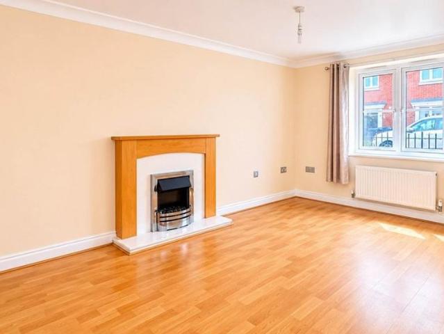 4 bedroom detached house to rent