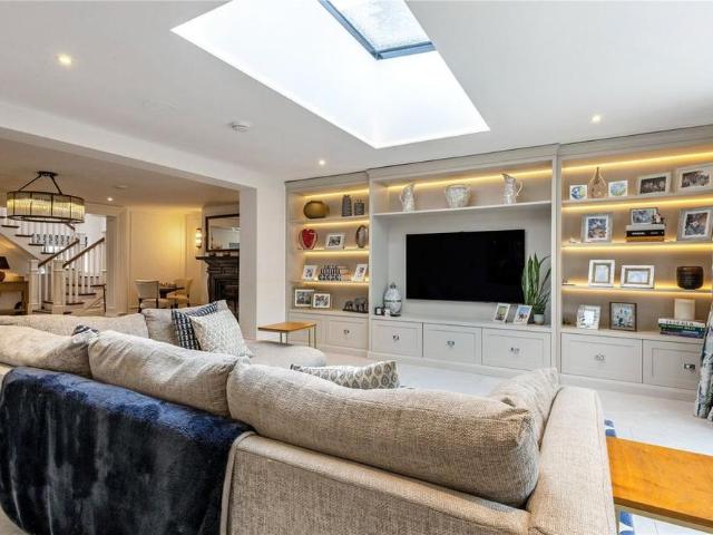 4 bedroom detached house to rent