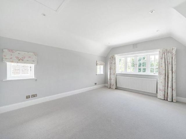 4 bedroom detached house to rent
