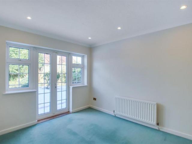 4 bedroom detached house to rent