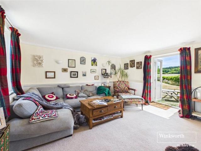 4 bedroom detached house to rent