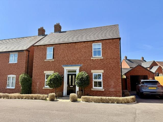4 bedroom detached house to rent
