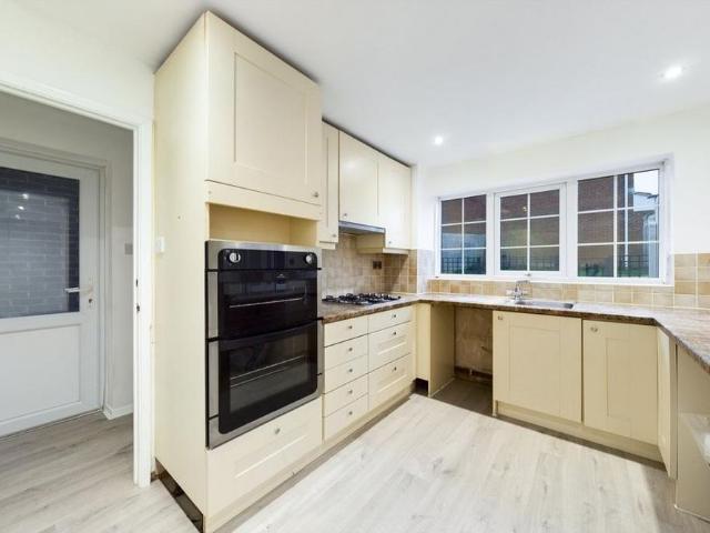 4 bedroom detached house to rent