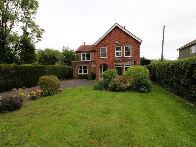4 bedroom detached house to rent