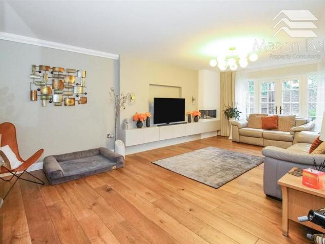 4 bedroom detached house to rent